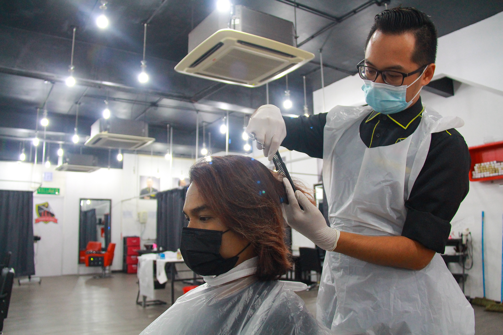 Pasar malam, kedai gunting rambut, kedai cuci kereta dibenar beroperasi ...
