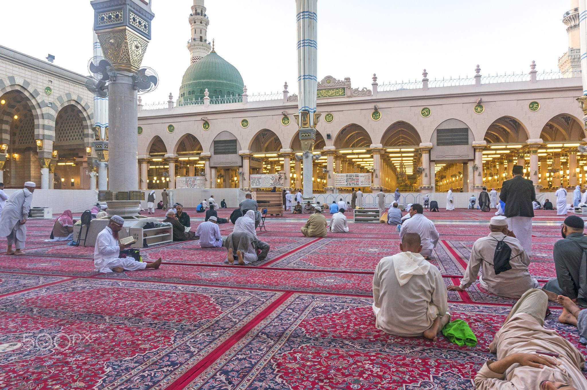 Solat Subuh lewat 45 minit di Masjid Nabawi, Pengarah dipecat ...