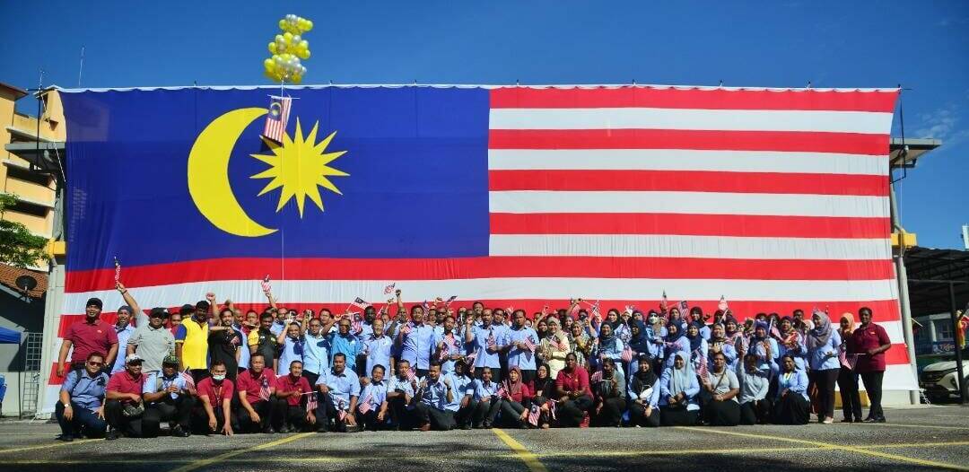 Jalur Gemilang gergasi dihasilkan sendiri JKR Klang | UMMAHToday ...